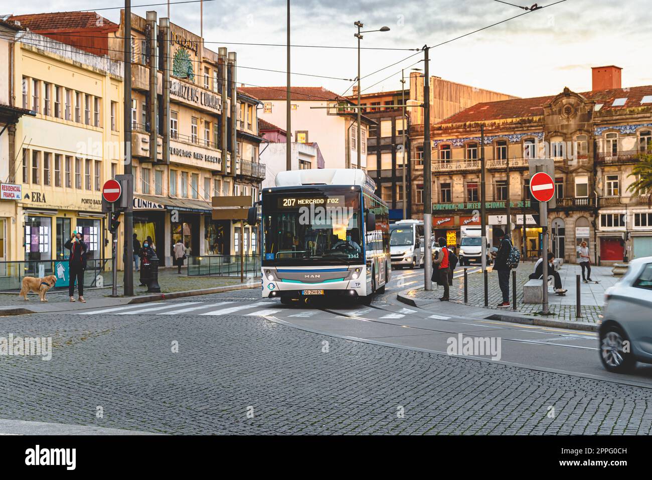 Bus touristique portugal Banque de photographies et d’images à haute ...