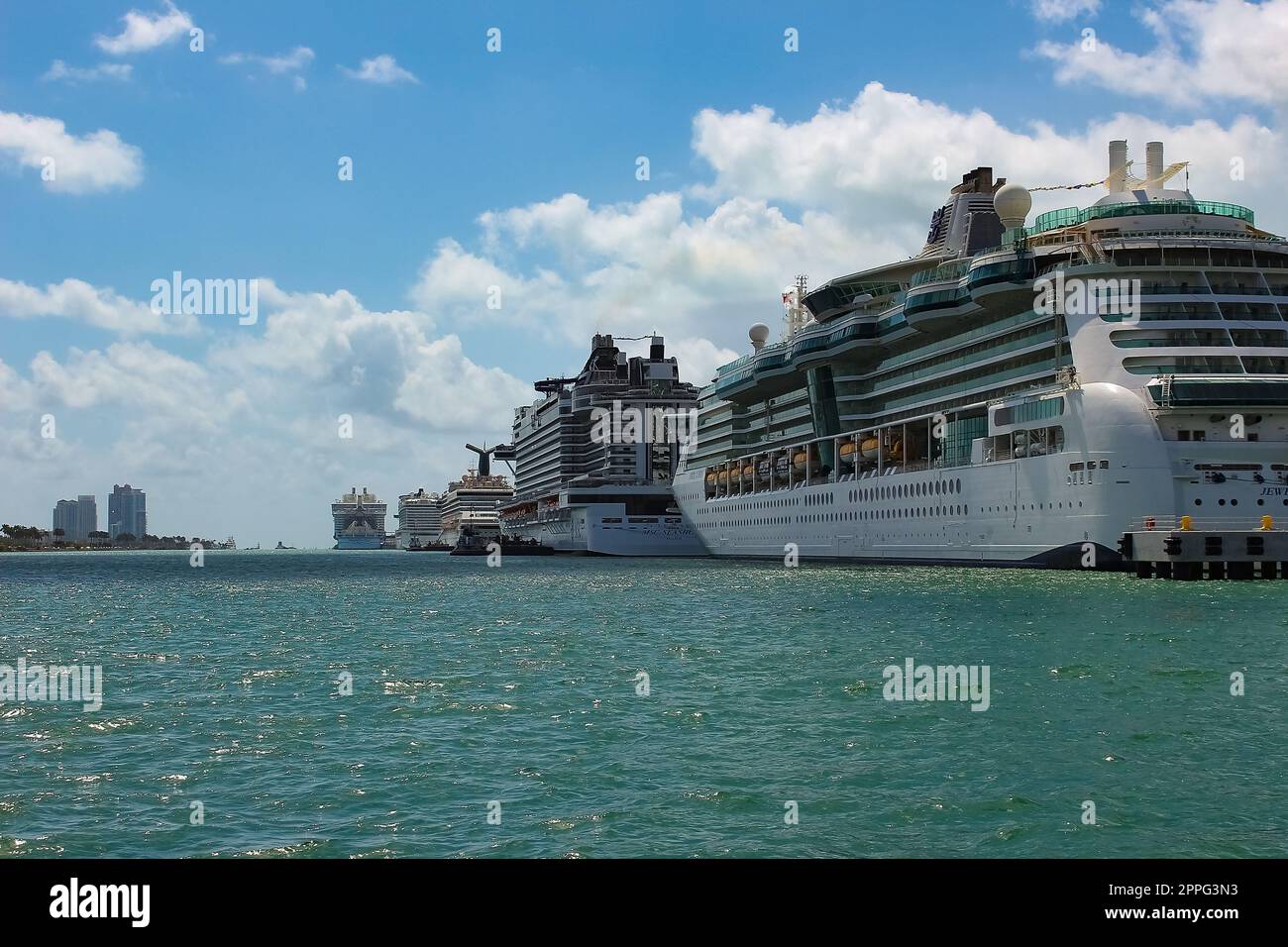 Port de Miami avec bateaux de croisière. Miami est un port important ...
