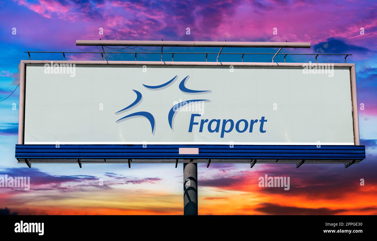 Panneau publicitaire affichant le logo de Fraport AG Photo Stock - Alamy