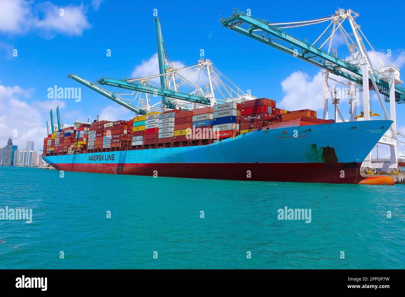 Navire porte-conteneurs Maersk à Port Miami, l'un des plus grands ports ...