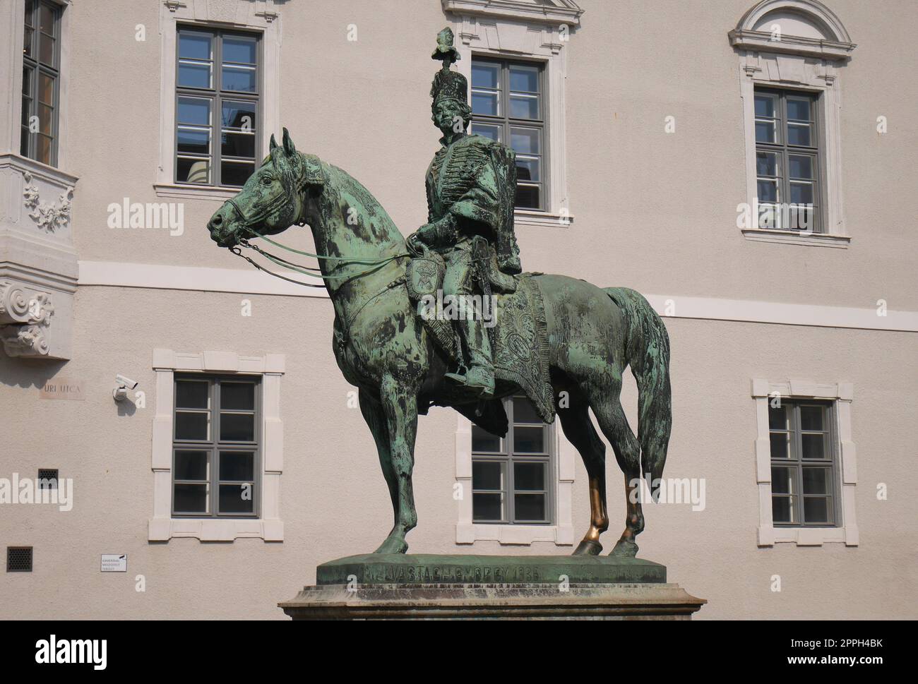 Equestrian statue hussar budapest hungary Banque de photographies et d ...