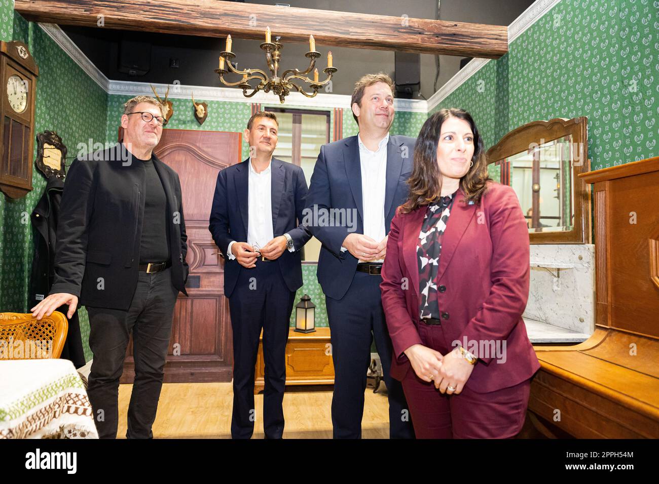 24 avril 2023, Basse-Saxe, Wolfsburg: Ralph Linde (l-r), Chef de l ...