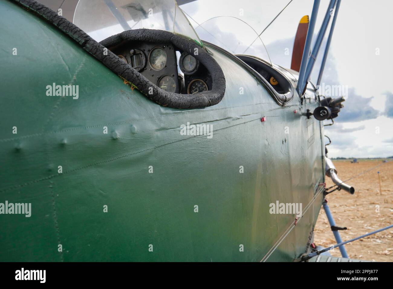 Avion peint Banque de photographies et d’images à haute résolution - Alamy