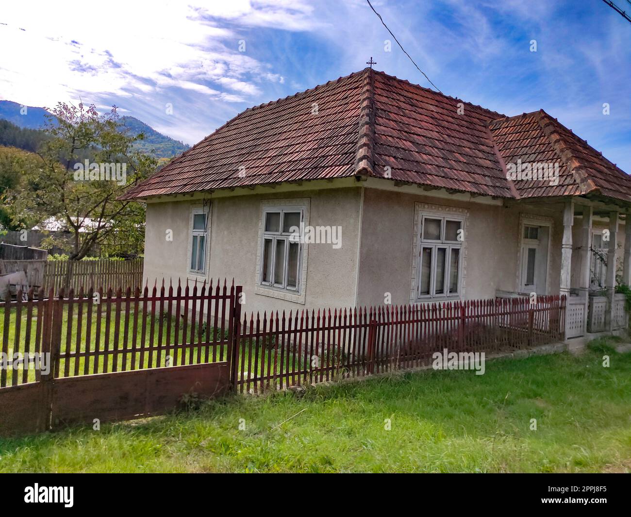 Village dans les carpates Banque de photographies et d’images à haute ...