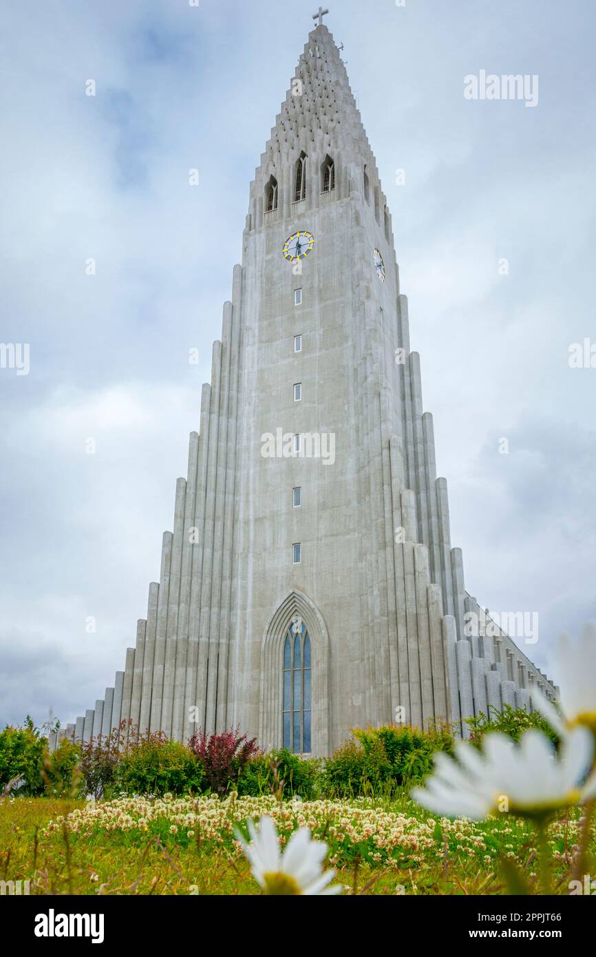 église de hallgrimur Banque de photographies et d’images à haute ...
