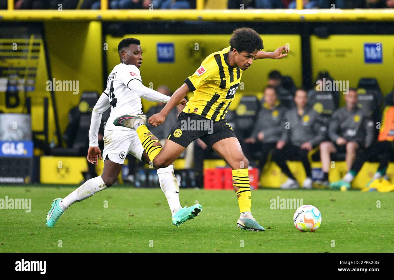 Bundesliga, signal Iduna Park Dortmund: Borussia Dortmund vs Eintracht ...