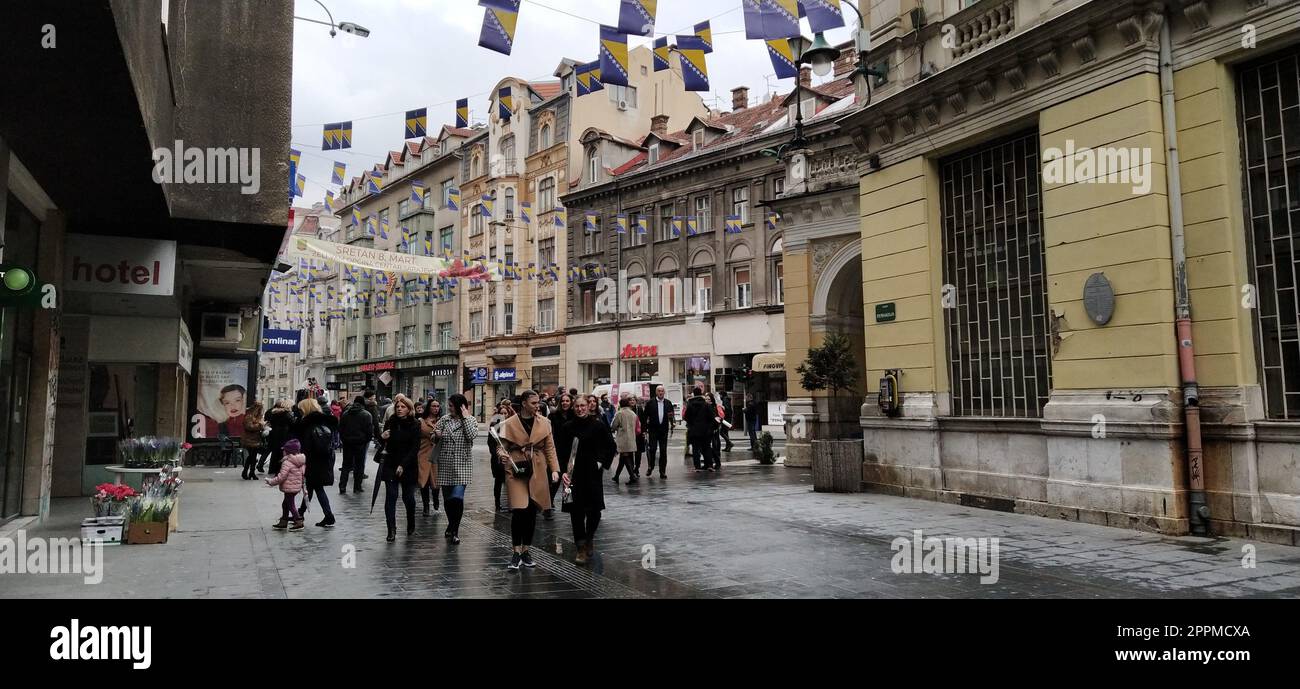 Sarajevo, Bosnie-Herzégovine, 8 mars 2020. Les gens dans les rues de ...