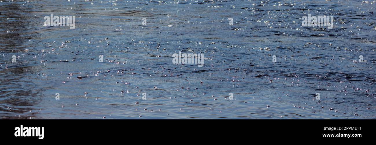 Eau de rivière bleue Banque de photographies et d’images à haute ...