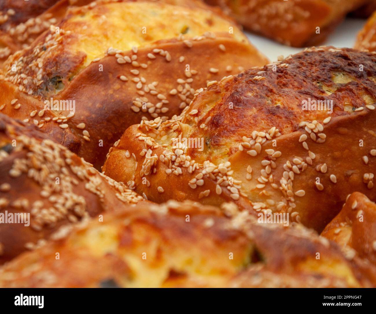 Traditionnel Cypriote Flaouna délicieux pain grec de Pâques au fromage ...