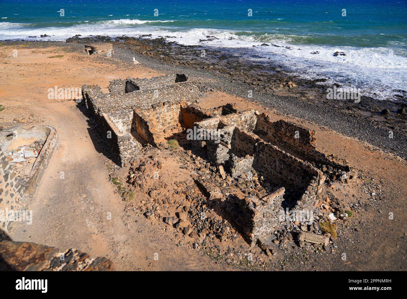 Ruines abandonnées des fours à chaux de la hondura, au nord de la ...