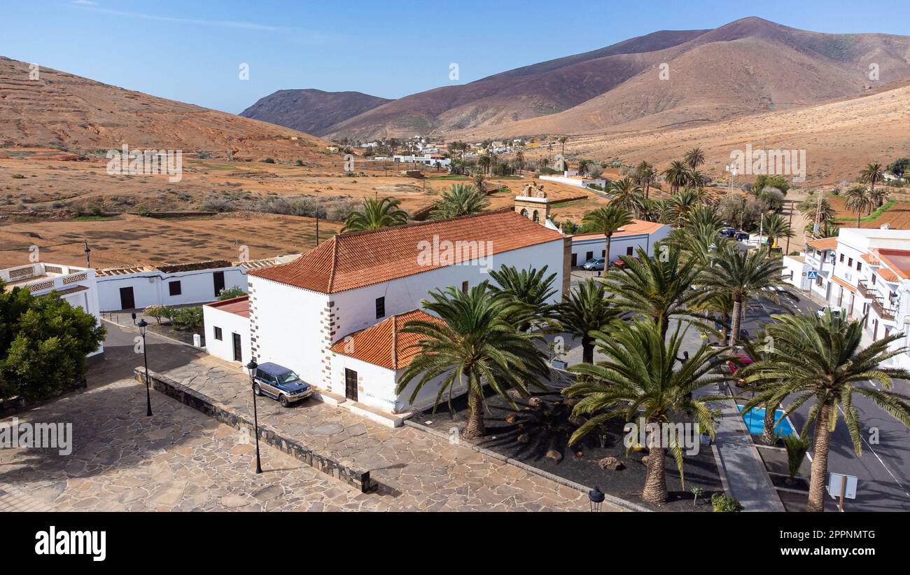 Vue aérienne de l'église notre-Dame du Rocher (Nuestra Señora de la ...