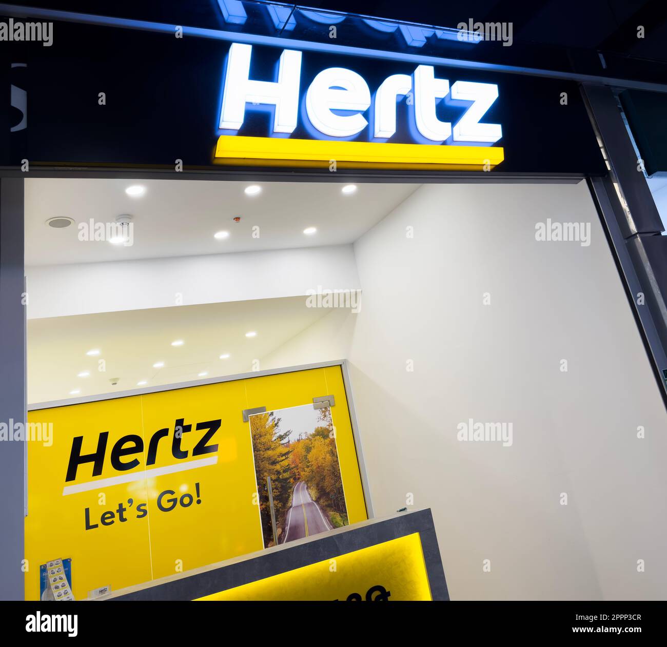 Erevan, Arménie, 4 avril 2023; bureau de location de voitures Hertz ...