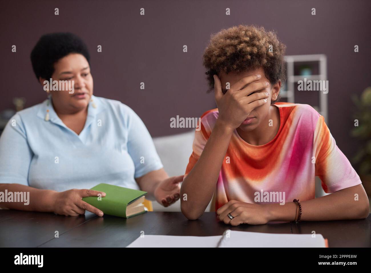 Cringe expression Banque de photographies et d’images à haute ...