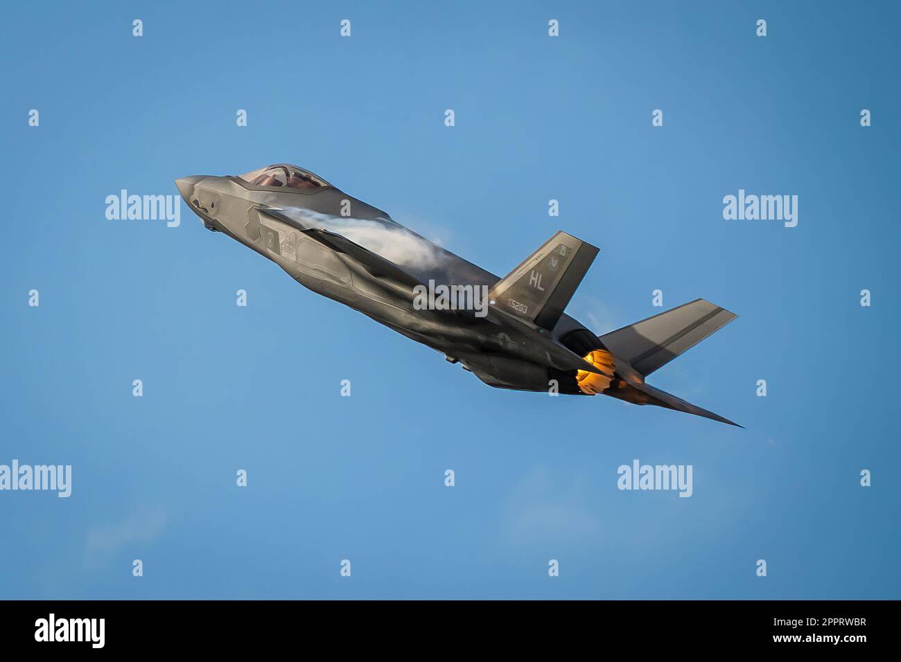 Un avion des États-Unis L'équipe de démonstration de la foudre II de la ...
