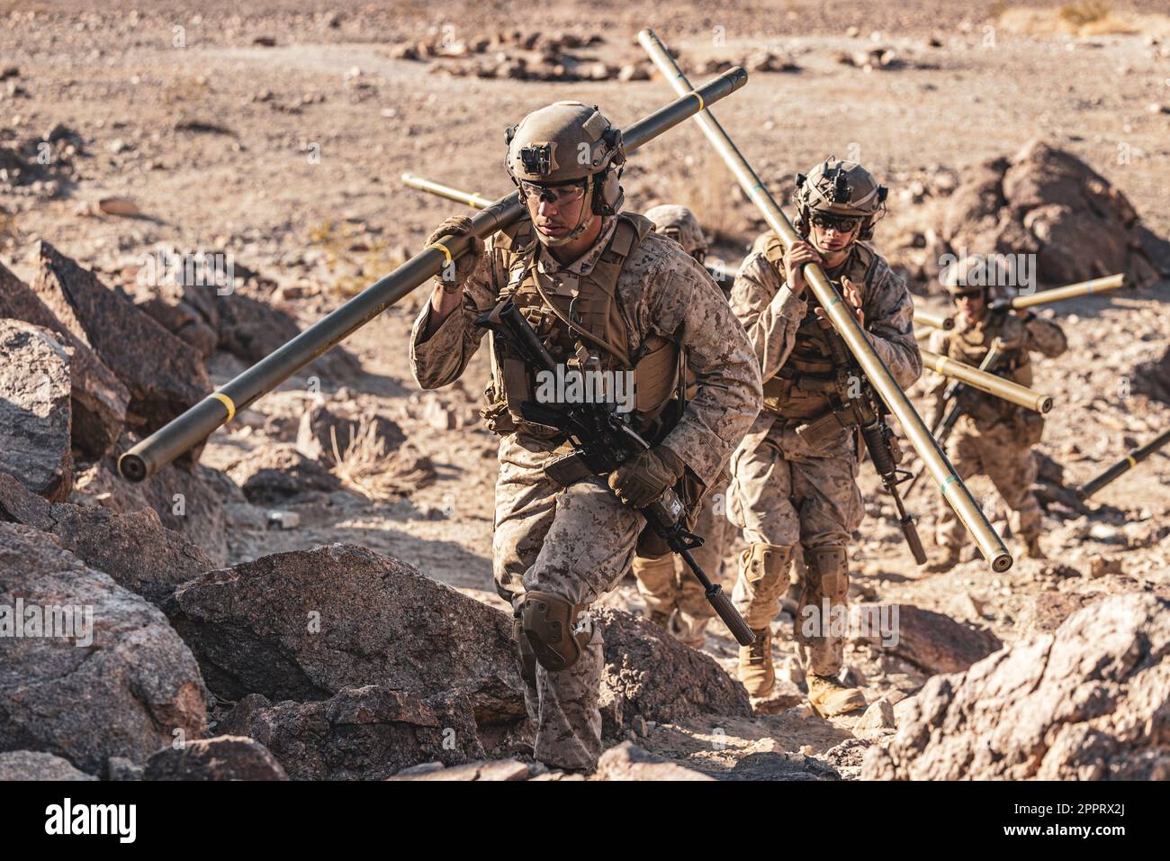 ÉTATS-UNIS Les ingénieurs de combat du corps maritime, qui ont 2nd ...