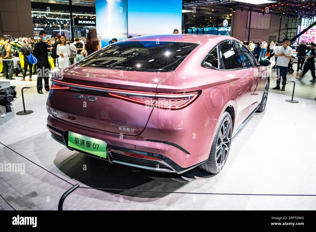 La voiture BYD Destroyer 07 PHEV est exposée au salon de l'auto de ...