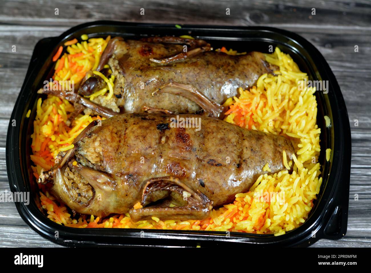 Egyptian stuffed pigeon with wheat Banque de photographies et d’images ...