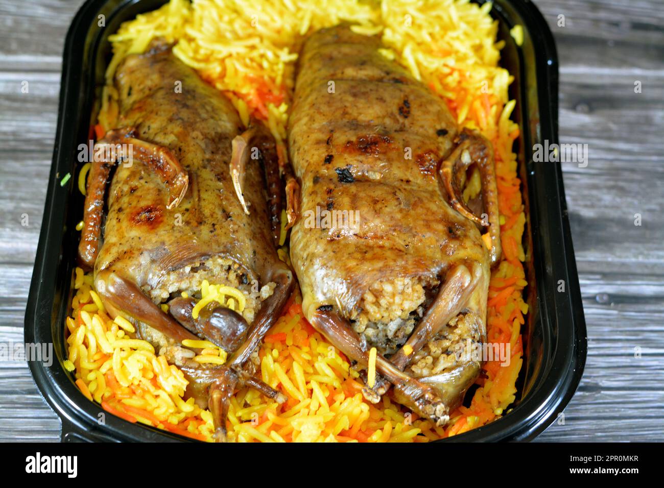Egyptian stuffed pigeon with wheat Banque de photographies et d’images ...