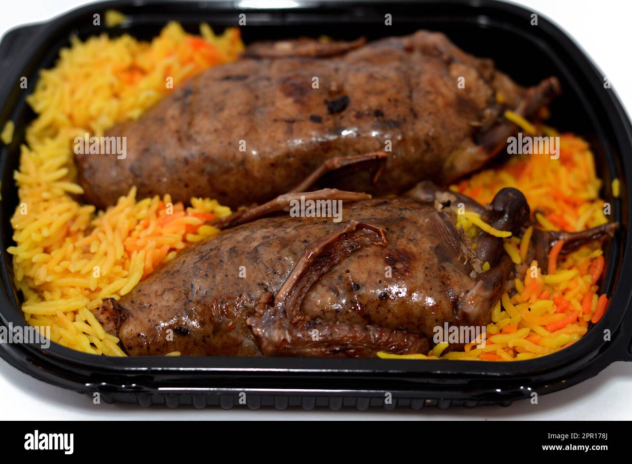 Egyptian stuffed pigeon with wheat Banque de photographies et d’images ...