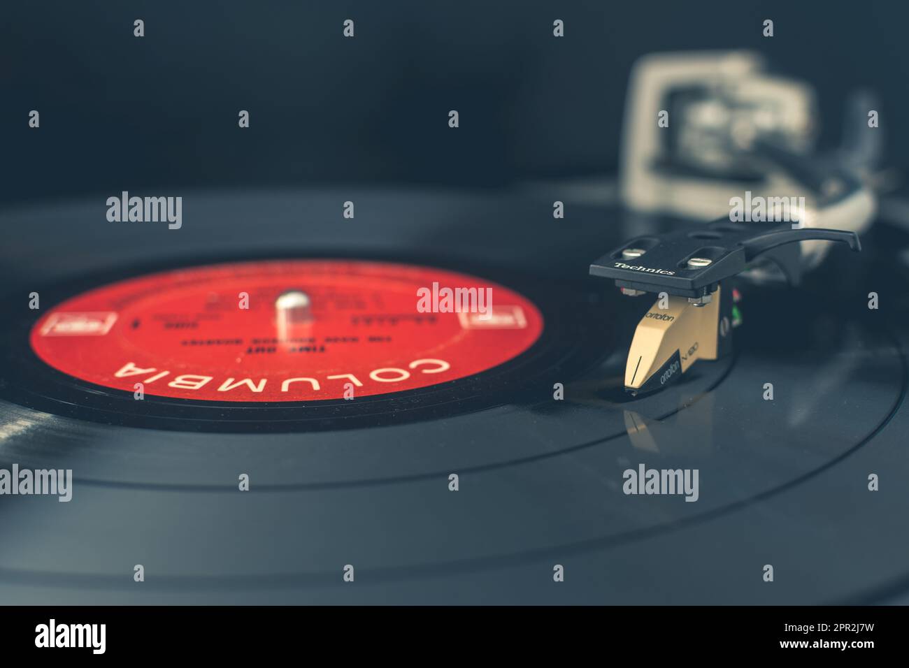 La platine Techniques SL-1200 a été introduite en 1972 et est encore ...