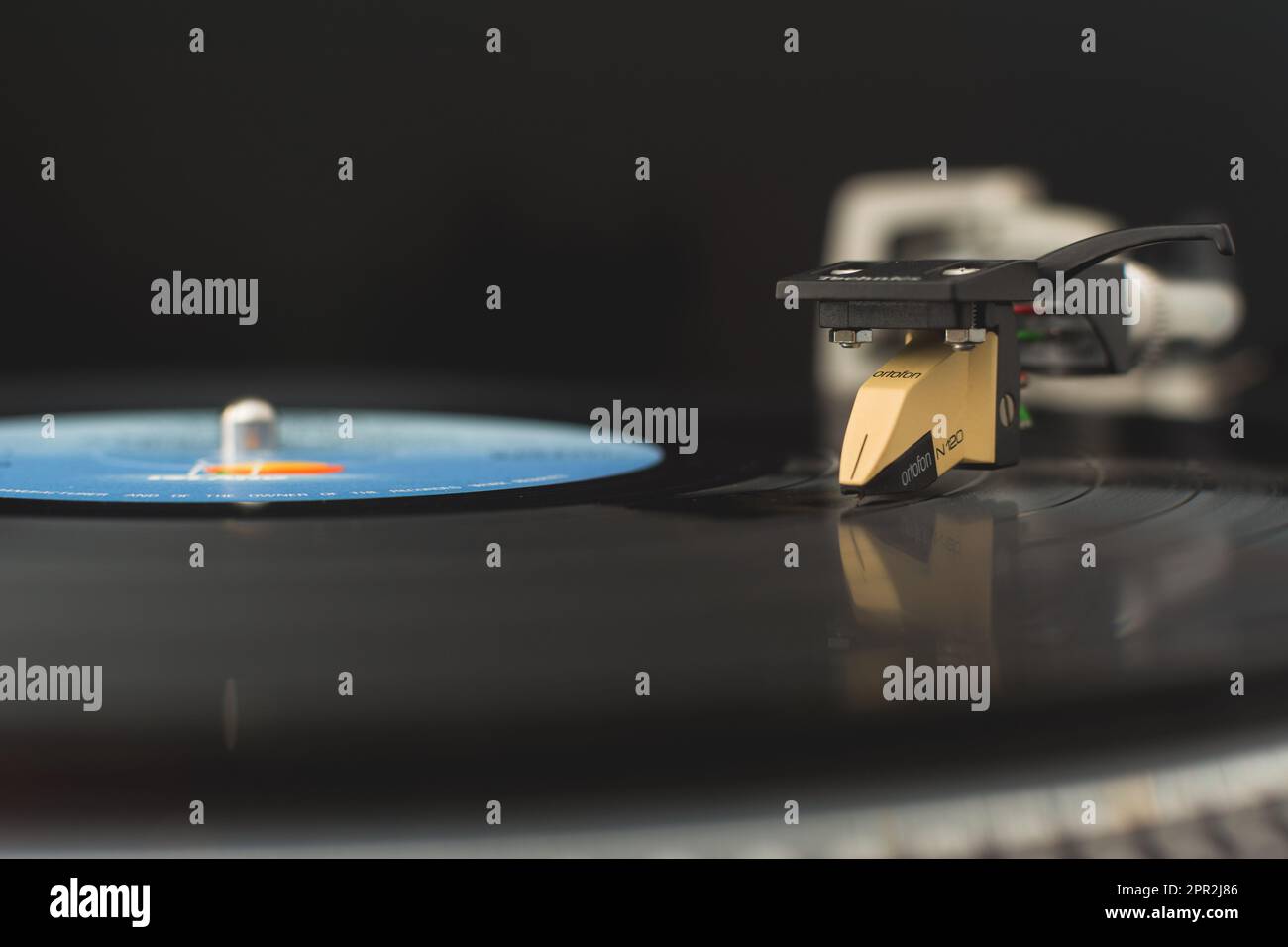 La platine Techniques SL-1200 a été introduite en 1972 et est encore ...