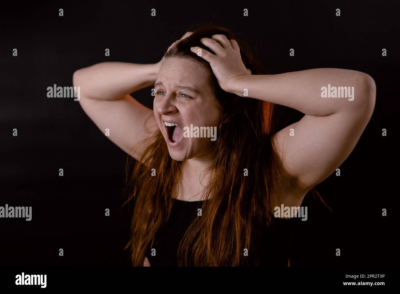 Black woman scream side Banque de photographies et d’images à haute ...