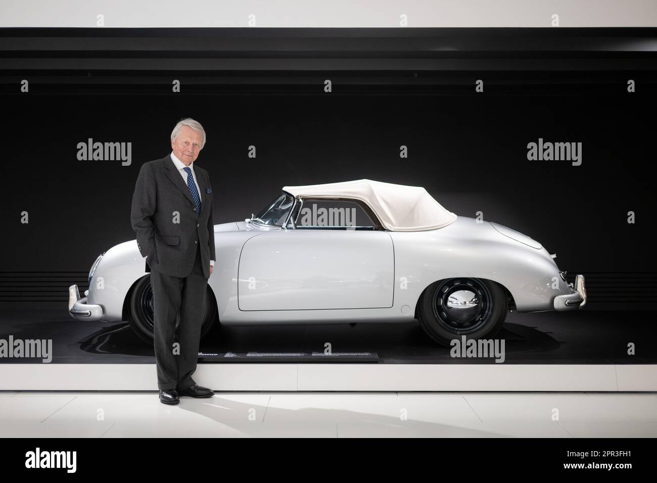 PRODUCTION - 27 mars 2023, Bade-Wurtemberg, Stuttgart: Wolfgang Porsche ...