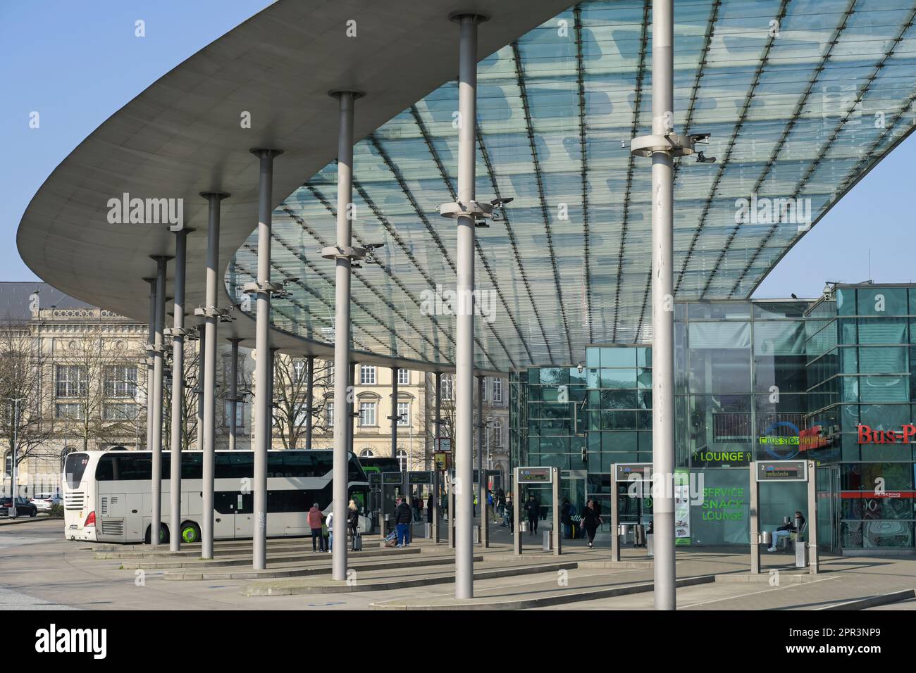 Zentraler Omnibusbahnhof ZOB, Adenauerallee, Hambourg, Allemagne Photo ...