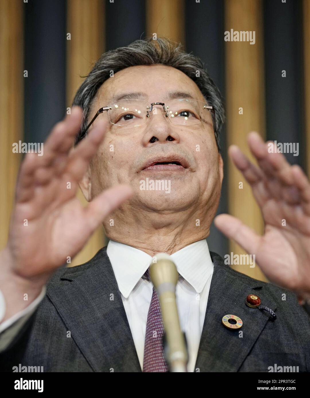 Koichi Tani, le chef de la Commission nationale japonaise de sécurité publique, rencontre la ...