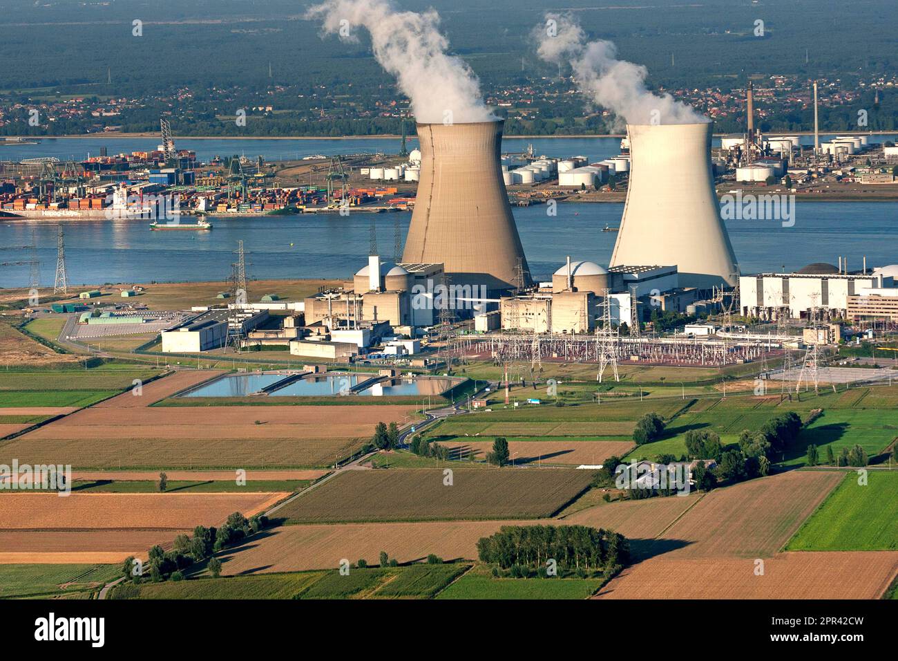 Doel centrale nucléaire Banque de photographies et d’images à haute ...