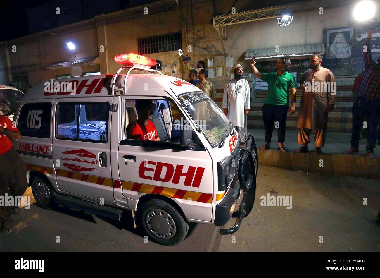 Karachi, Pakistan, 26 avril 2023. Les cadavres de victimes d'accidents ...