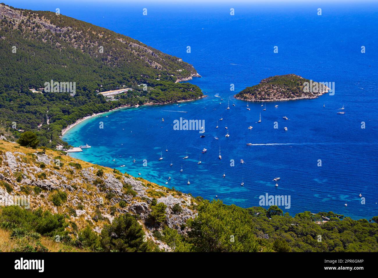 Vue aérienne de la baie de Formentor Beach sur la côte nord-est de Majorque, dans les îles ...