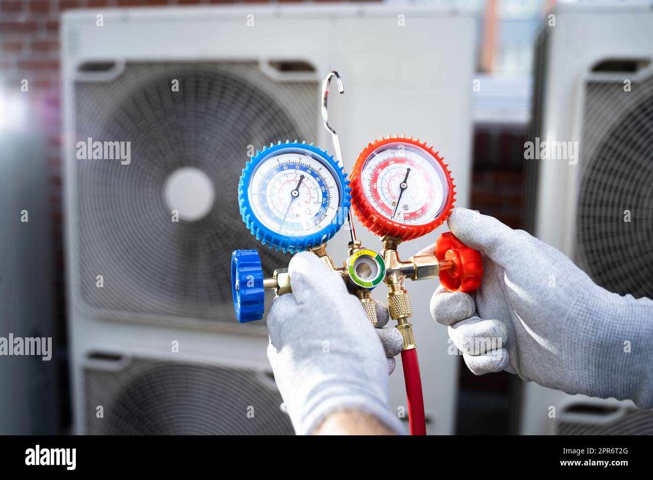 Technicien de climatisation Banque de photographies et d’images à haute ...