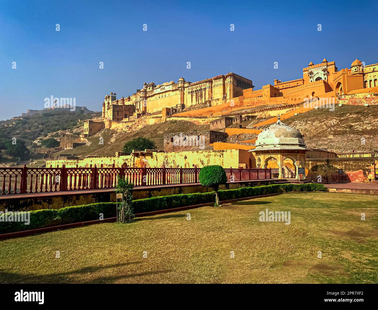 Le célèbre fort Amber, la résidence fortifiée de Raja Man Singh I dans ...