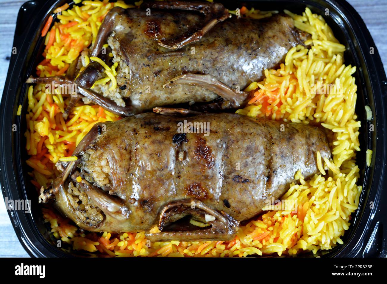 Egyptian stuffed pigeon with wheat Banque de photographies et d’images ...