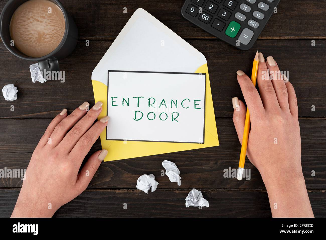 Porte d'entrée avec texte manuscrite. Internet concept manière dans ...