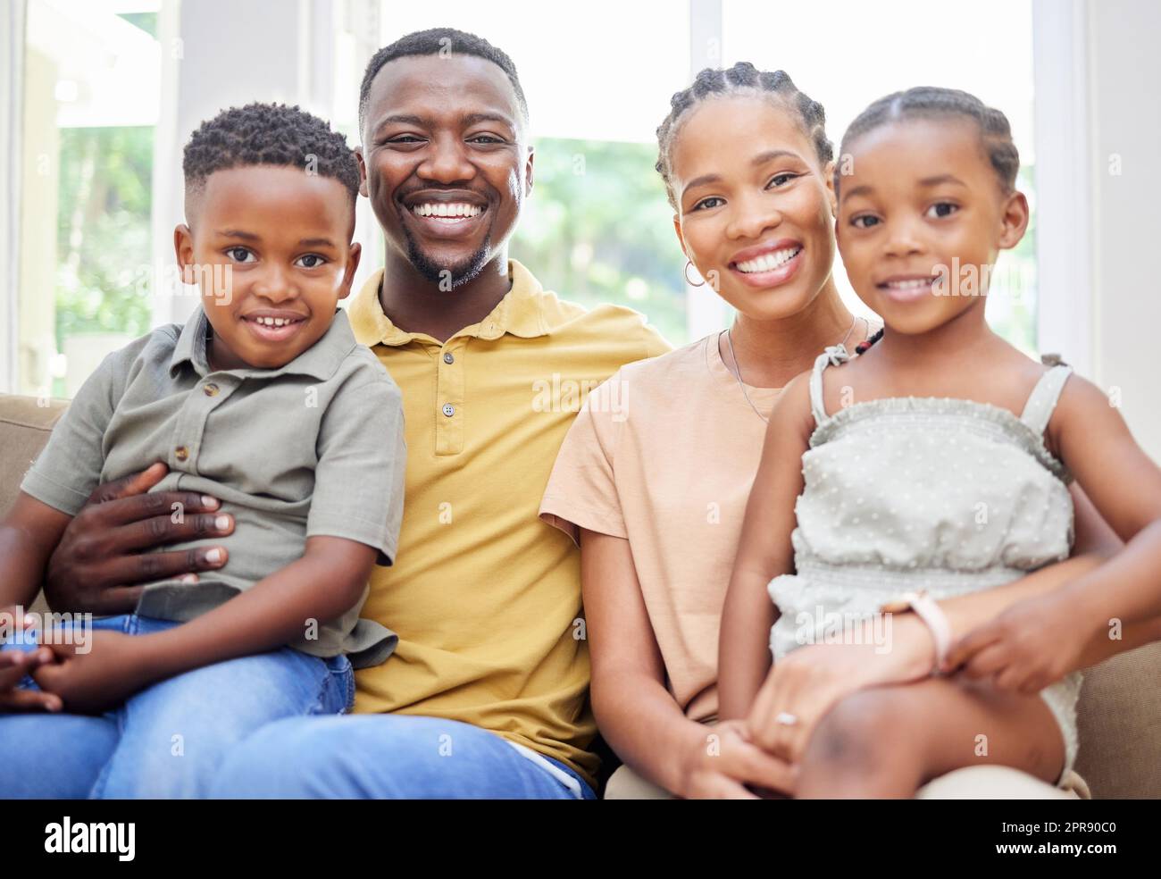 Nos enfants connaissent l'importance de la famille. Une jeune famille ...