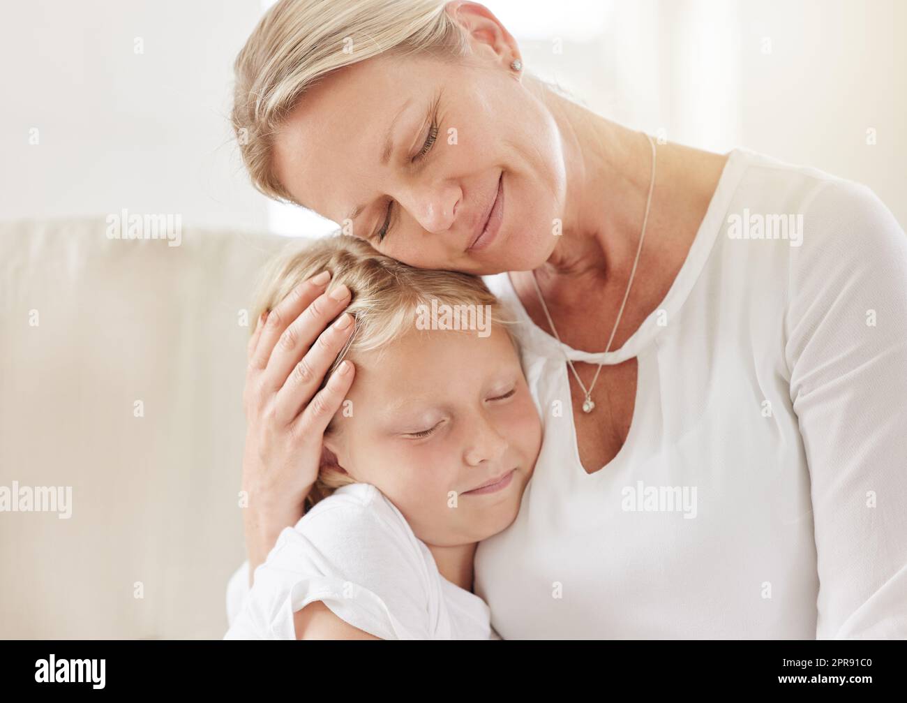 Le type de coeur qui brille dans l'obscurité. Une jeune mère ...