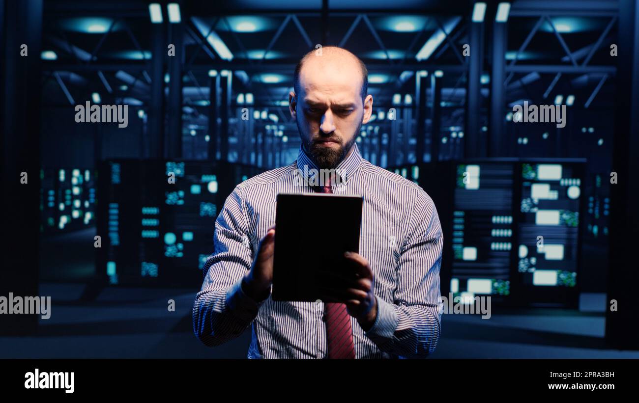 Responsable INFORMATIQUE opérateur du support technique chargé de la vérification des Big Data ...