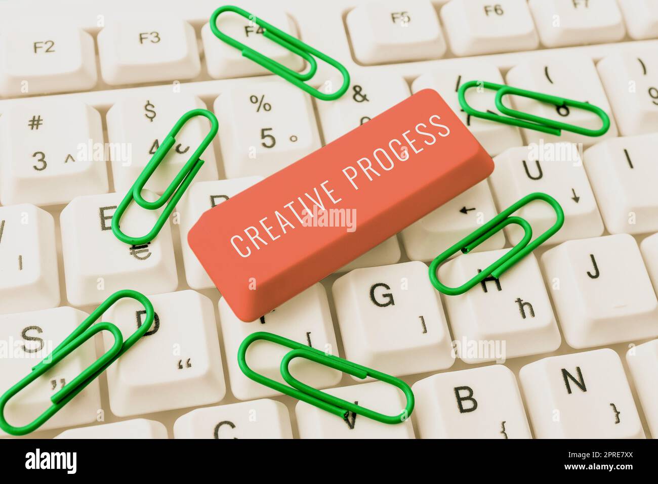 Affichage conceptuel processus créatif de faire de nouveaux liens entre ...