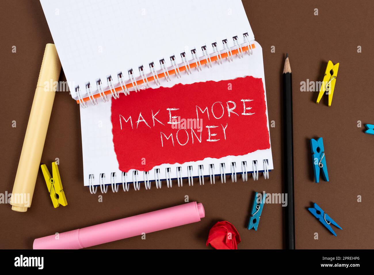 Affichage conceptuel faire plus d'argent, Word écrit sur augmenter vos ...