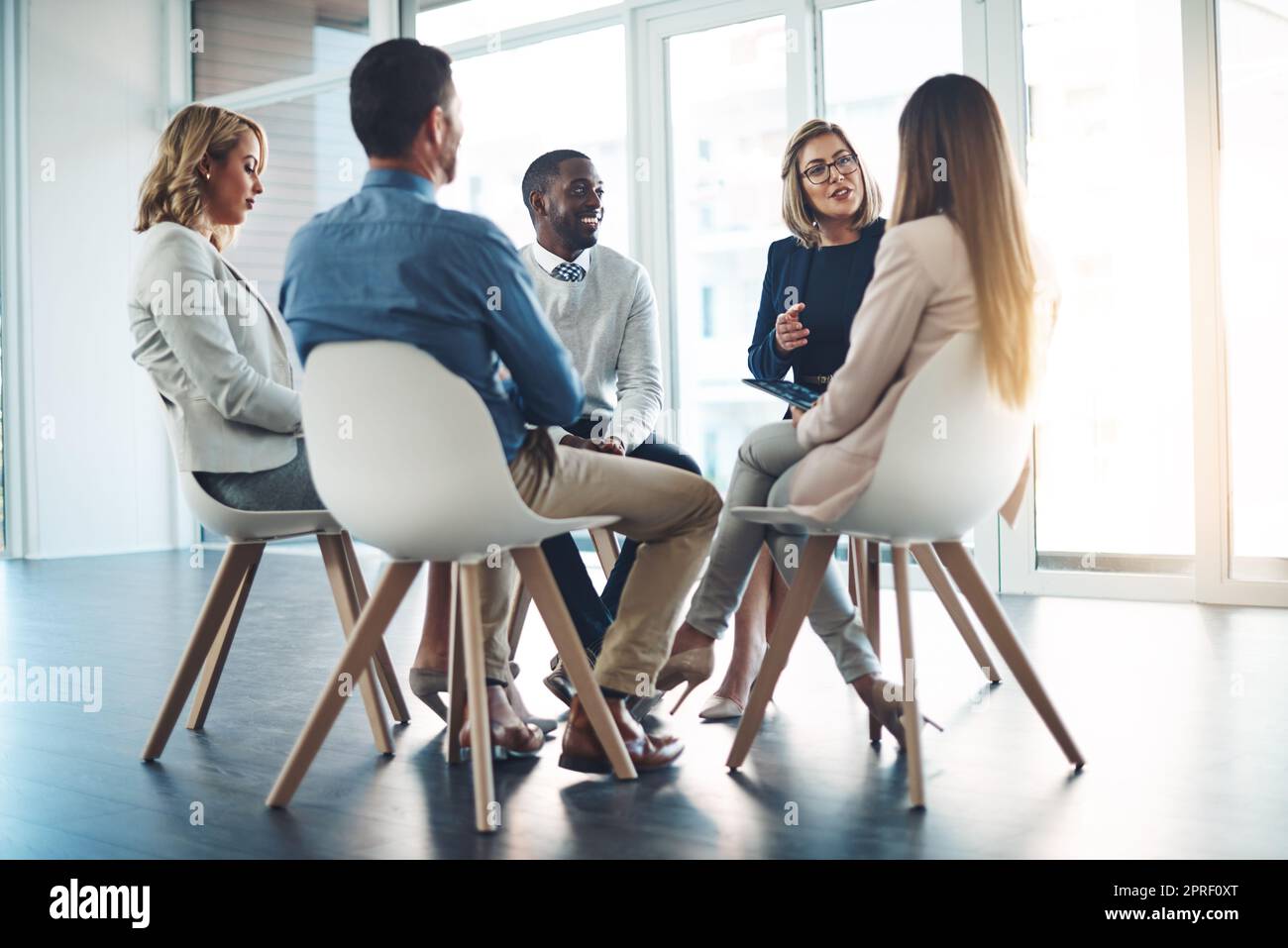 Sharing info Banque de photographies et d’images à haute résolution - Alamy