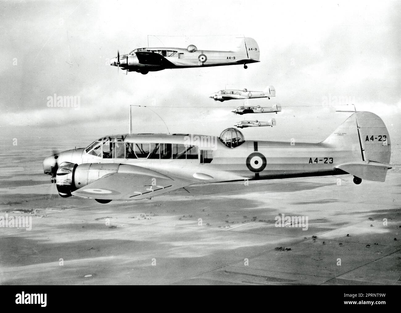 Avro Anson de la Royal Australian Air Force en vol près de Melbourne ...