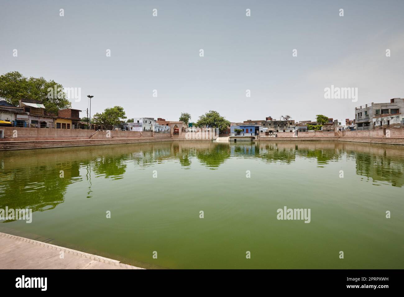 Radha Kund. Radha Kund, un bassin sacré en Inde, avec des connotations ...