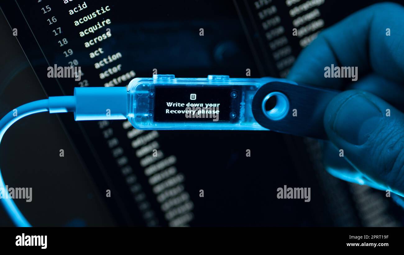 Focus sur l'écran d'un grand livre de portefeuille matériel, le logo ...