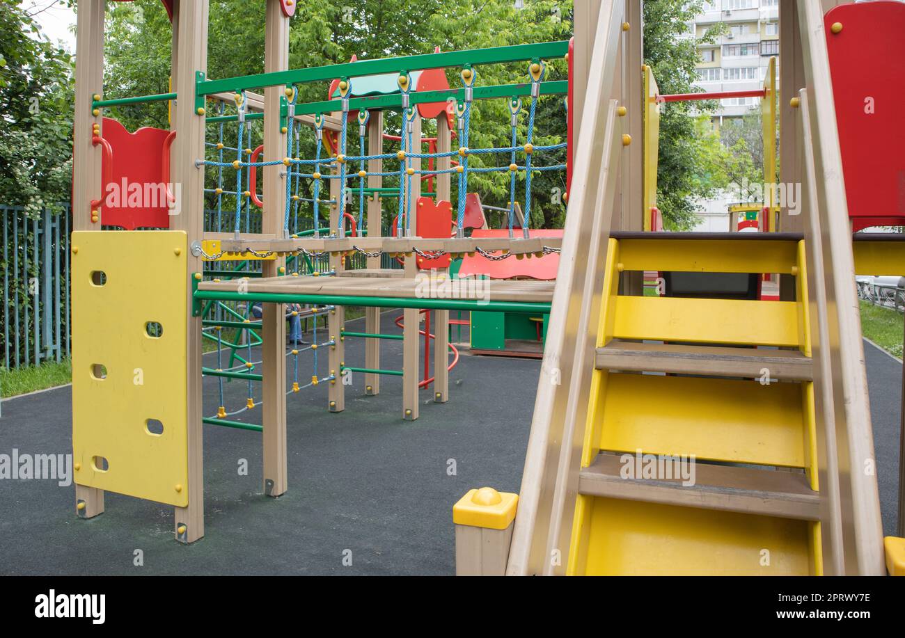 Complexe scolaire et maternelle Banque de photographies et d’images à ...