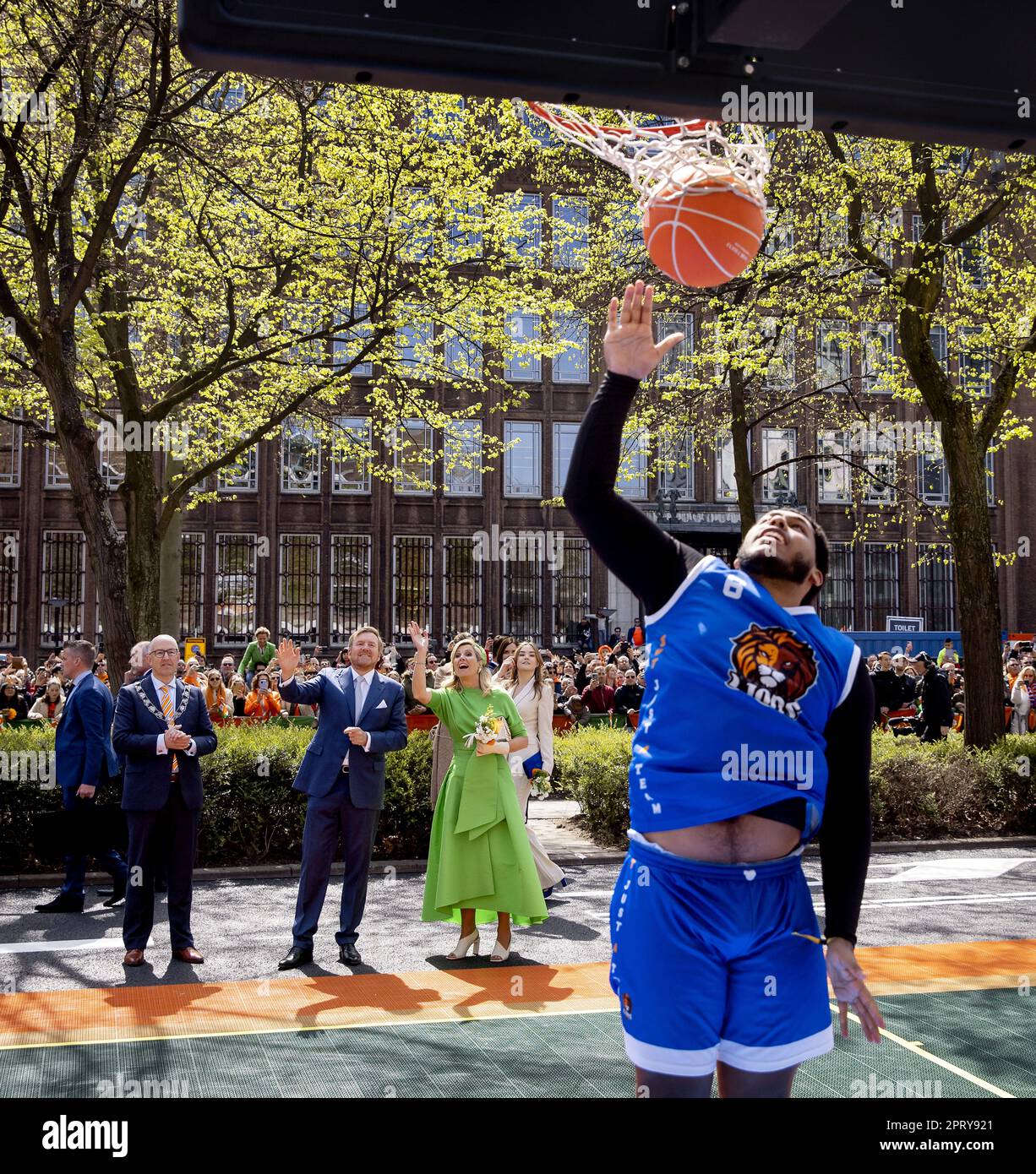 ROTTERDAM - 27/04/2023, le roi Willem-Alexander et la reine Maxima ...