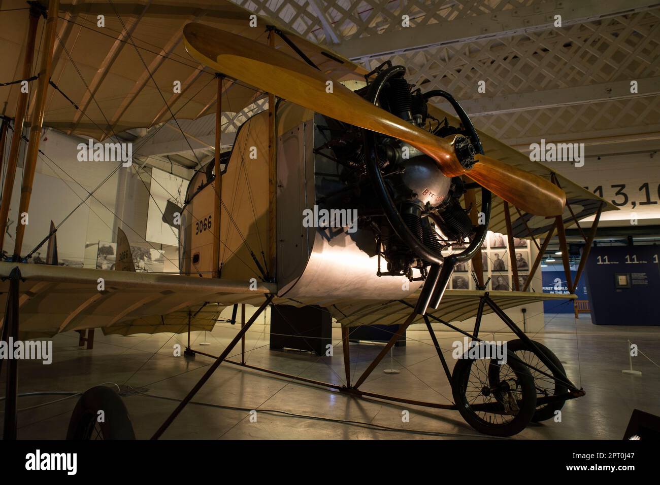 Caudron biplane Banque de photographies et d’images à haute résolution ...