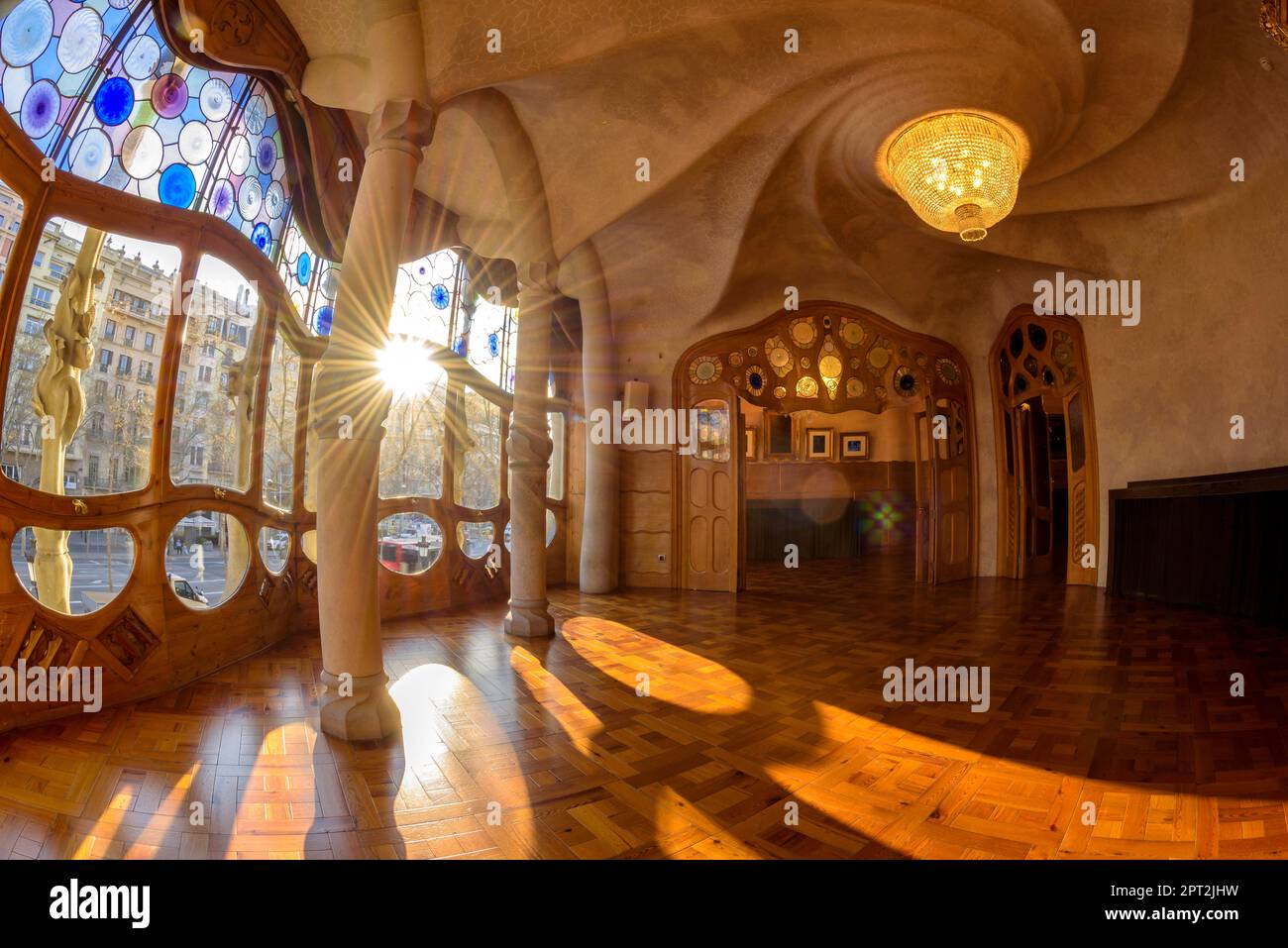 Vue imprenable sur la salle principale au noble étage de Casa Batlló ...
