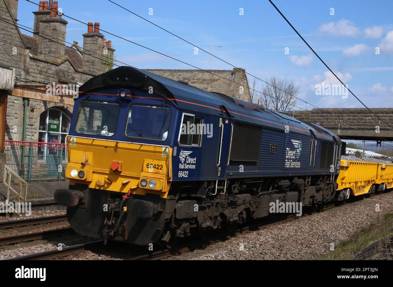La classe 66 des services ferroviaires directs a hanté le loco 66422 ...